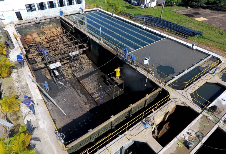 DAE INICIA TROCA DO ÚLTIMO DECANTADOR NA ETA 2 - Panorama de Negócios